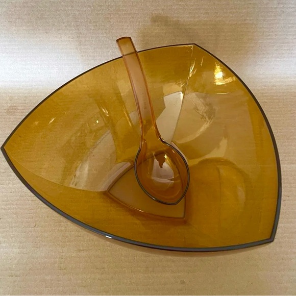 Tupperware | Kitchen | Newtupperware Amber Sheerly Elegant Triangle ...